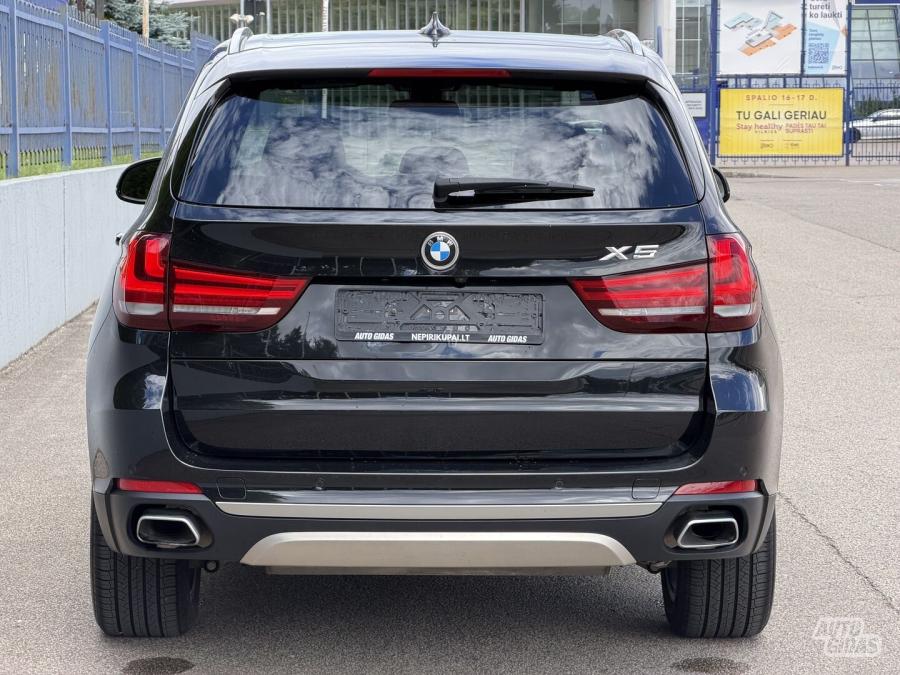 Black BMW X5 2018 in Vilnius, with an engine capacity of 3.00 L and mileage of 38 thousand km for 28000 €, photo 4 on AUTOMOTO.COM.LV
