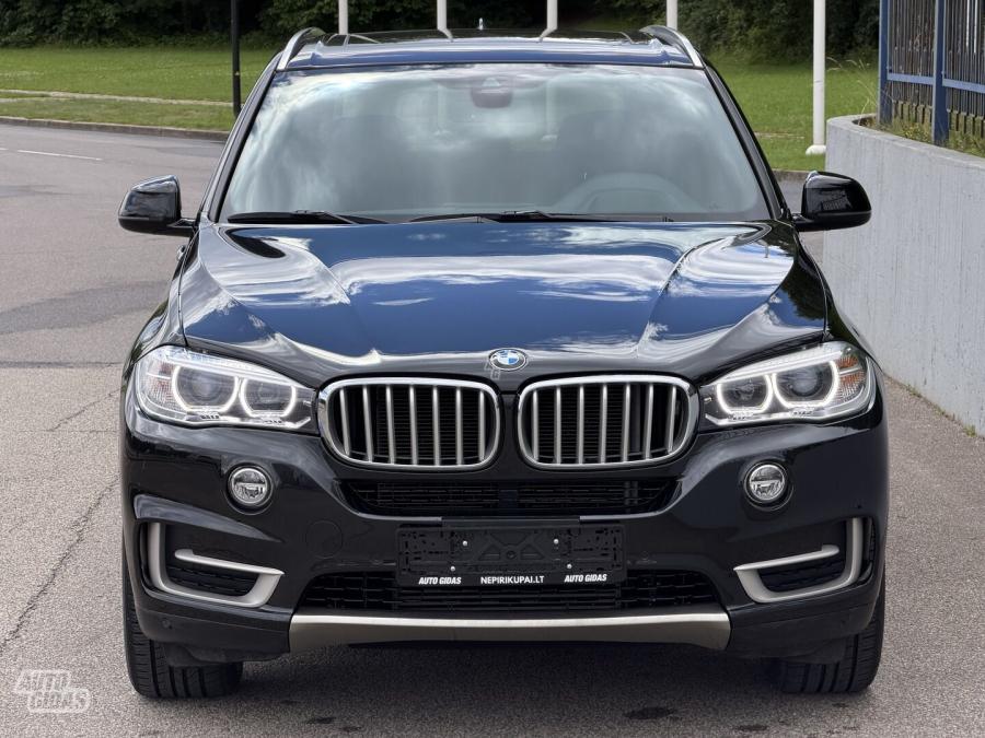 Black BMW X5 2018 in Vilnius, with an engine capacity of 3.00 L and mileage of 38 thousand km for 28000 €, photo 8 on AUTOMOTO.COM.LV