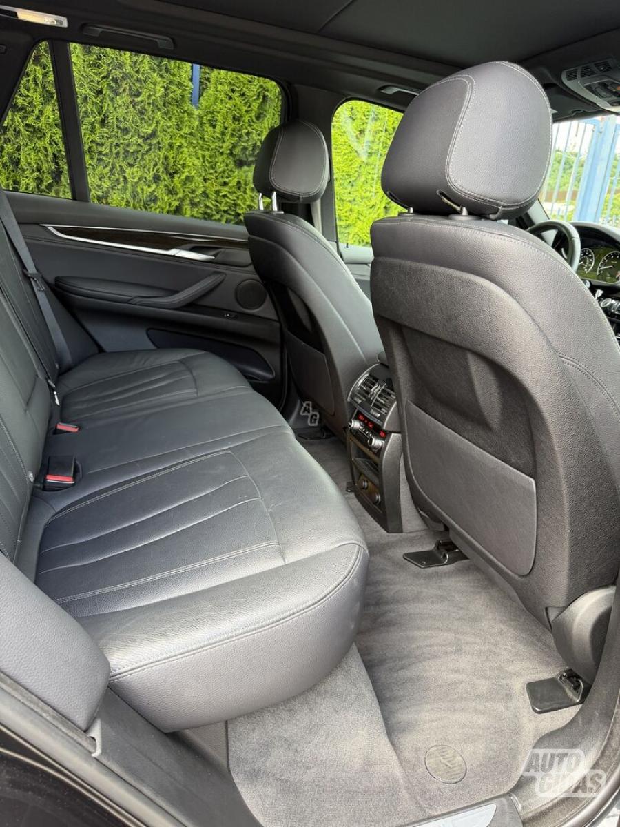 Black BMW X5 2018 in Vilnius, with an engine capacity of 3.00 L and mileage of 38 thousand km for 28000 €, photo 13 on AUTOMOTO.COM.LV