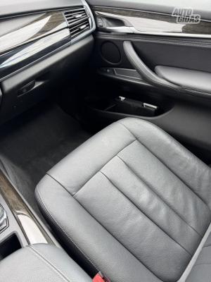Black BMW X5 2018 in Vilnius, with an engine capacity of 3.00 L and mileage of 38 thousand km for 28000 €, photo 26 on AUTOMOTO.COM.LV