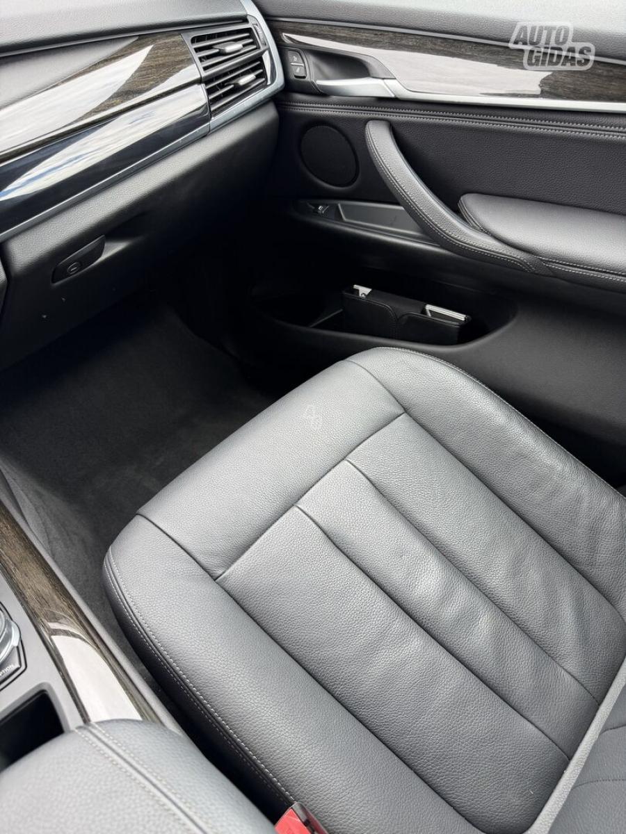 Black BMW X5 2018 in Vilnius, with an engine capacity of 3.00 L and mileage of 38 thousand km for 28000 €, photo 26 on AUTOMOTO.COM.LV