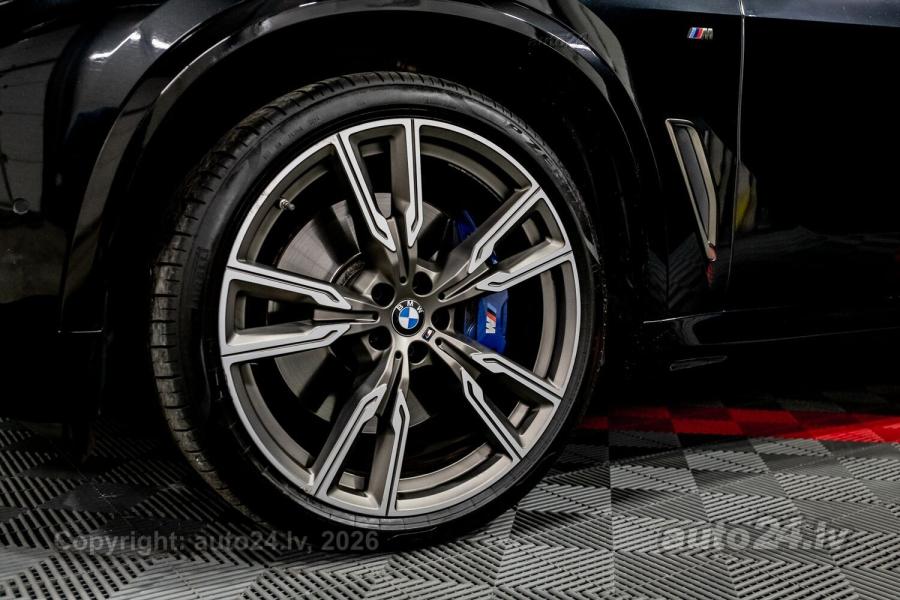 Black BMW X5 2018 in Parnu, with an engine capacity of 3.00 L and mileage of 179 thousand km for 39900 €, photo 4 on AUTOMOTO.COM.LV