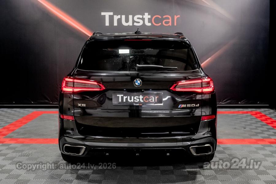 Black BMW X5 2018 in Parnu, with an engine capacity of 3.00 L and mileage of 179 thousand km for 39900 €, photo 9 on AUTOMOTO.COM.LV