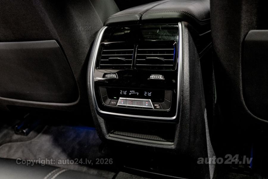 Black BMW X5 2018 in Parnu, with an engine capacity of 3.00 L and mileage of 179 thousand km for 39900 €, photo 17 on AUTOMOTO.COM.LV