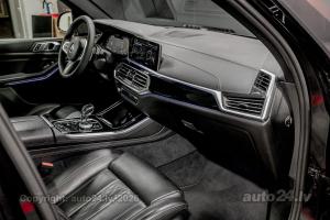 Black BMW X5 2018 in Parnu, with an engine capacity of 3.00 L and mileage of 179 thousand km for 39900 €, photo 18 on AUTOMOTO.COM.LV