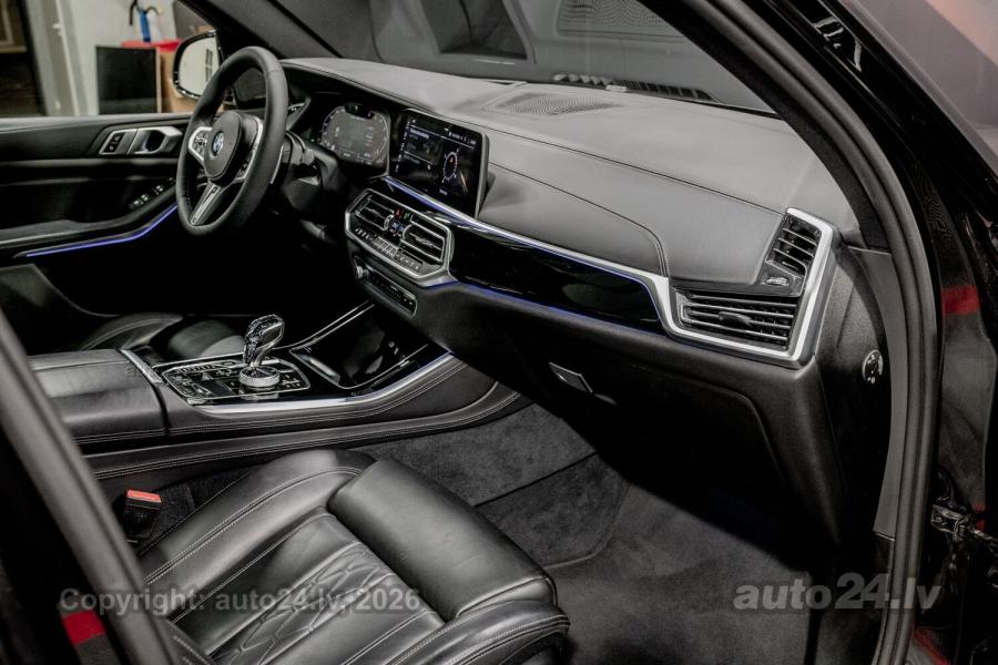 Black BMW X5 2018 in Parnu, with an engine capacity of 3.00 L and mileage of 179 thousand km for 39900 €, photo 18 on AUTOMOTO.COM.LV