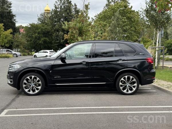 Black BMW X5 2018 in Riga, with an engine capacity of 2.00 L and mileage of 109 thousand km for 26500 €, photo 4 on AUTOMOTO.COM.LV