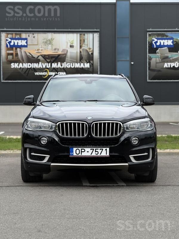 Black BMW X5 2018 in Riga, with an engine capacity of 2.00 L and mileage of 109 thousand km for 26500 €, photo 6 on AUTOMOTO.COM.LV