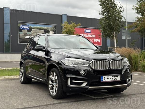 Black BMW X5 2018 in Riga, with an engine capacity of 2.00 L and mileage of 109 thousand km for 26500 €, photo 7 on AUTOMOTO.COM.LV