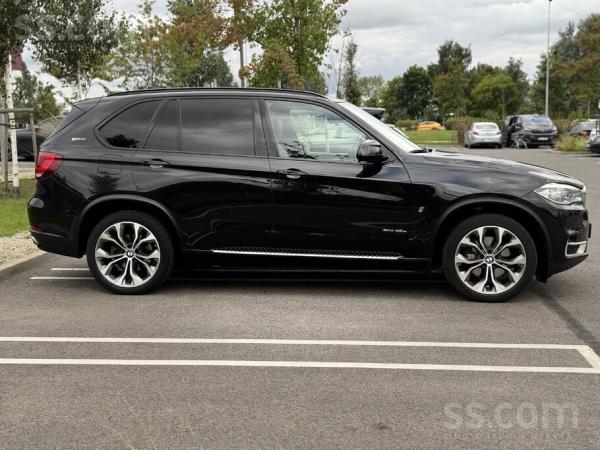 Black BMW X5 2018 in Riga, with an engine capacity of 2.00 L and mileage of 109 thousand km for 26500 €, photo 8 on AUTOMOTO.COM.LV