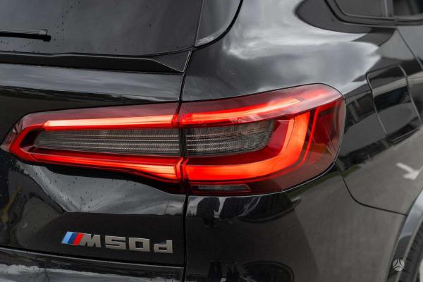Black BMW X5 2018 in Vilnius, with an engine capacity of 2.99 L and mileage of 167 thousand km for 35950 €, photo 5 on AUTOMOTO.COM.LV