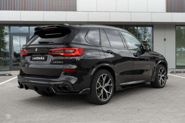 Black BMW X5 2018 in Vilnius, with an engine capacity of 2.99 L and mileage of 167 thousand km for 35950 €, photo 6 on AUTOMOTO.COM.LV