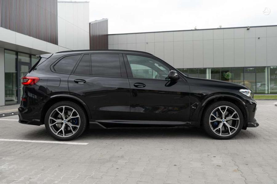 Black BMW X5 2018 in Vilnius, with an engine capacity of 2.99 L and mileage of 167 thousand km for 35950 €, photo 8 on AUTOMOTO.COM.LV