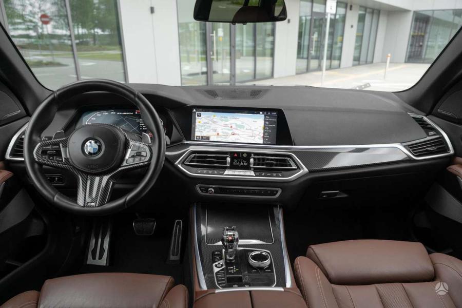 Black BMW X5 2018 in Vilnius, with an engine capacity of 2.99 L and mileage of 167 thousand km for 35950 €, photo 14 on AUTOMOTO.COM.LV