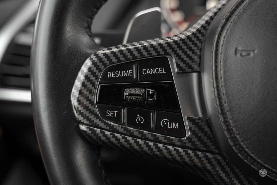 Black BMW X5 2018 in Vilnius, with an engine capacity of 2.99 L and mileage of 167 thousand km for 35950 €, photo 19 on AUTOMOTO.COM.LV