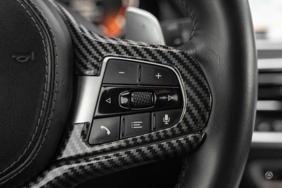 Black BMW X5 2018 in Vilnius, with an engine capacity of 2.99 L and mileage of 167 thousand km for 35950 €, photo 20 on AUTOMOTO.COM.LV