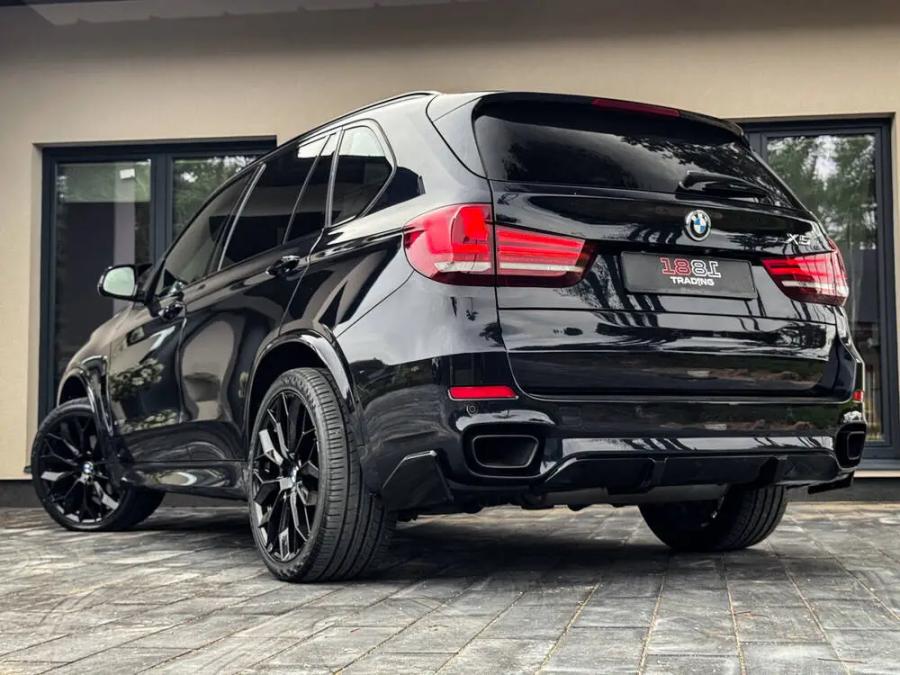 Black BMW X5 2018 in Riga, with an engine capacity of 3.00 L and mileage of 169 thousand km for 29800 €, photo 3 on AUTOMOTO.COM.LV