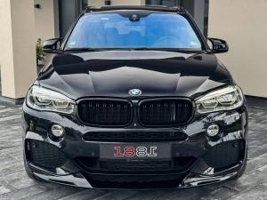 Black BMW X5 2018 in Riga, with an engine capacity of 3.00 L and mileage of 169 thousand km for 29800 €, photo 5 on AUTOMOTO.COM.LV