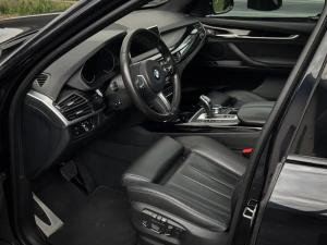 Black BMW X5 2018 in Riga, with an engine capacity of 3.00 L and mileage of 169 thousand km for 29800 €, photo 11 on AUTOMOTO.COM.LV