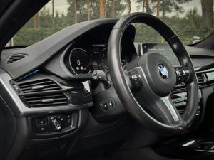 Black BMW X5 2018 in Riga, with an engine capacity of 3.00 L and mileage of 169 thousand km for 29800 €, photo 12 on AUTOMOTO.COM.LV