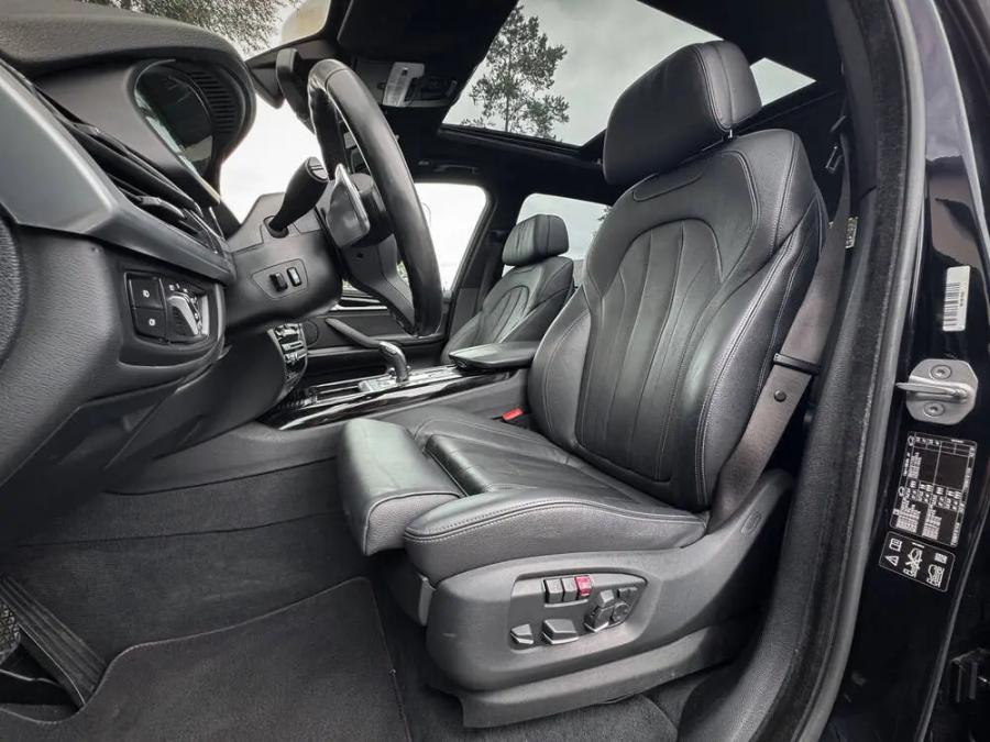 Black BMW X5 2018 in Riga, with an engine capacity of 3.00 L and mileage of 169 thousand km for 29800 €, photo 13 on AUTOMOTO.COM.LV