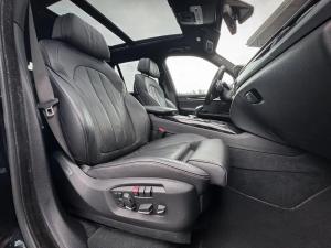 Black BMW X5 2018 in Riga, with an engine capacity of 3.00 L and mileage of 169 thousand km for 29800 €, photo 14 on AUTOMOTO.COM.LV
