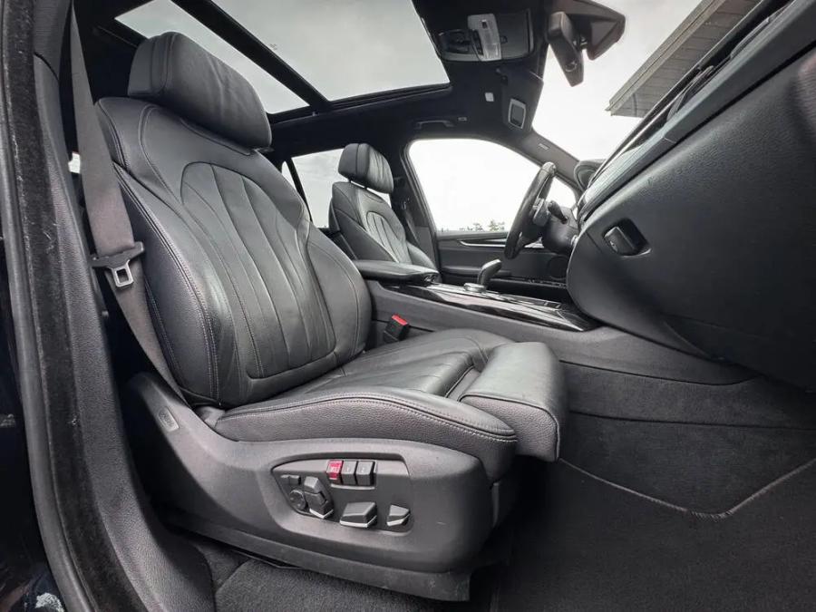 Black BMW X5 2018 in Riga, with an engine capacity of 3.00 L and mileage of 169 thousand km for 29800 €, photo 14 on AUTOMOTO.COM.LV