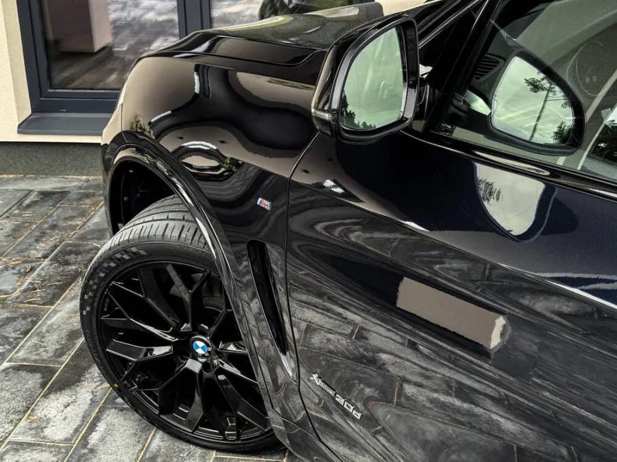 Black BMW X5 2018 in Riga, with an engine capacity of 3.00 L and mileage of 169 thousand km for 29800 €, photo 19 on AUTOMOTO.COM.LV