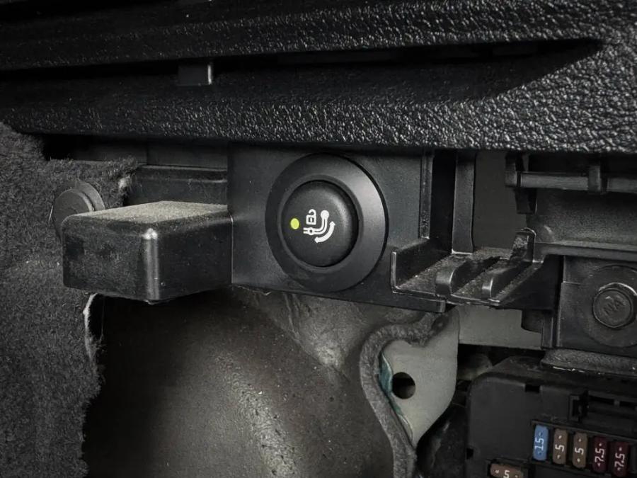 Black BMW X5 2018 in Riga, with an engine capacity of 3.00 L and mileage of 169 thousand km for 29800 €, photo 22 on AUTOMOTO.COM.LV