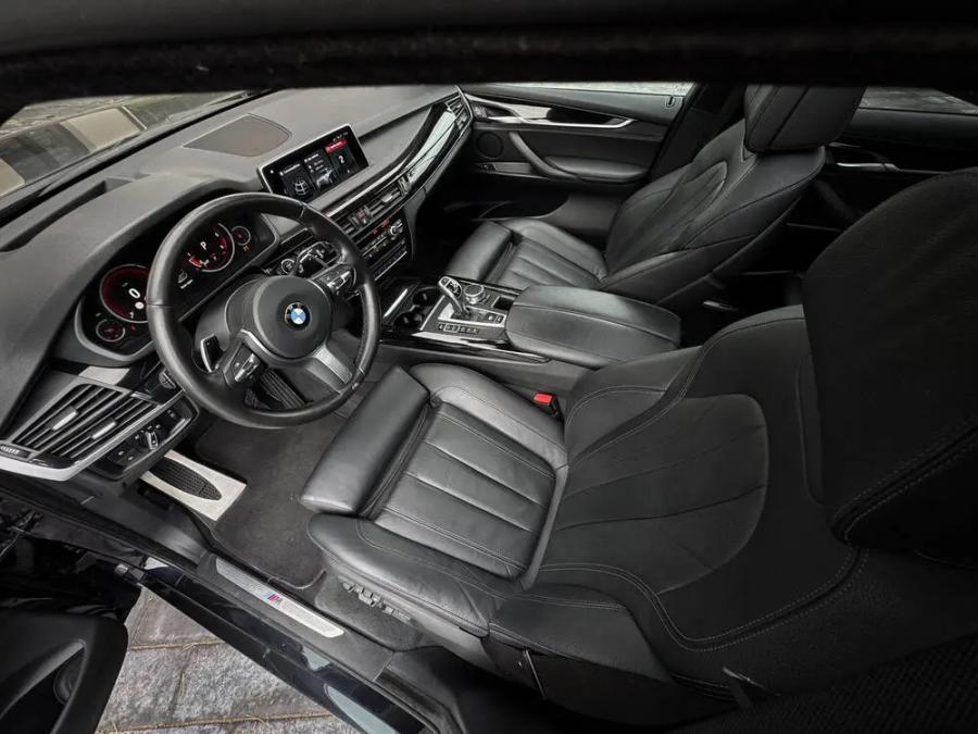 Black BMW X5 2018 in Riga, with an engine capacity of 3.00 L and mileage of 169 thousand km for 29800 €, photo 25 on AUTOMOTO.COM.LV
