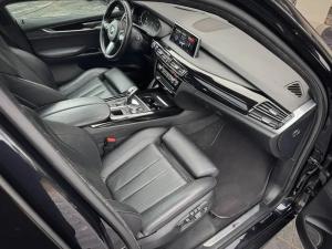 Black BMW X5 2018 in Riga, with an engine capacity of 3.00 L and mileage of 169 thousand km for 29800 €, photo 27 on AUTOMOTO.COM.LV