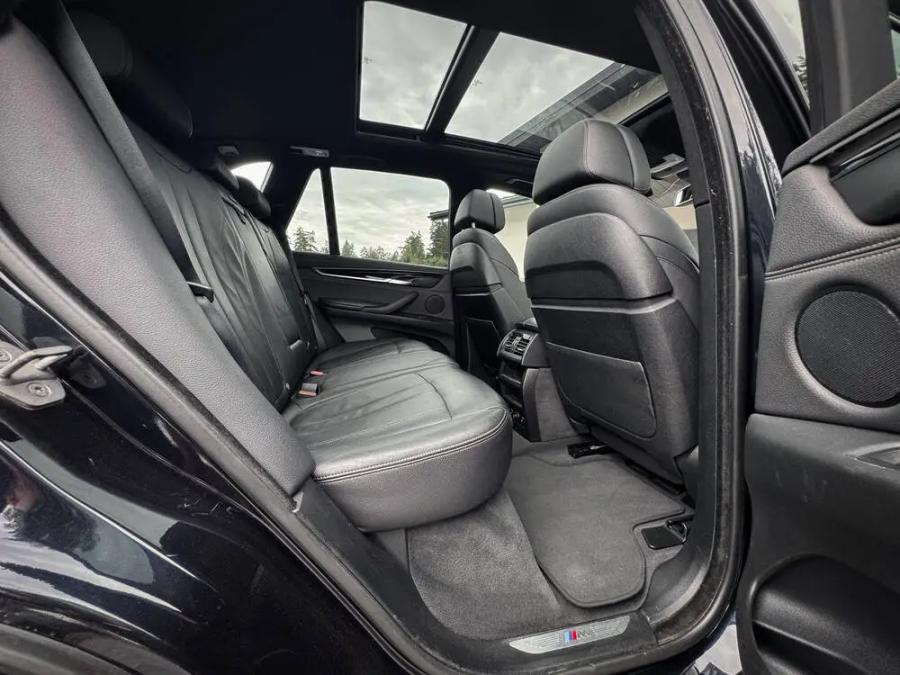 Black BMW X5 2018 in Riga, with an engine capacity of 3.00 L and mileage of 169 thousand km for 29800 €, photo 28 on AUTOMOTO.COM.LV