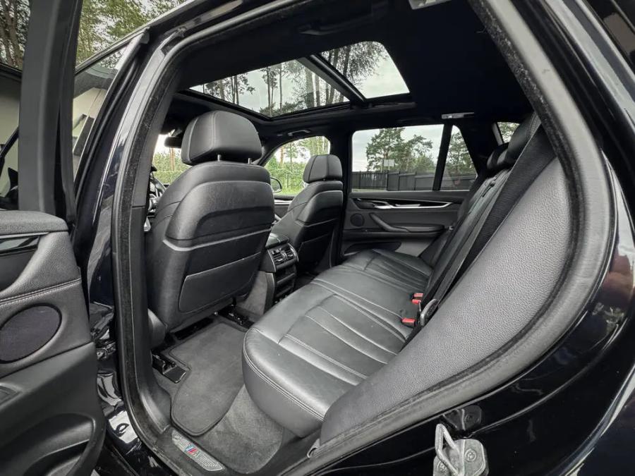 Black BMW X5 2018 in Riga, with an engine capacity of 3.00 L and mileage of 169 thousand km for 29800 €, photo 29 on AUTOMOTO.COM.LV