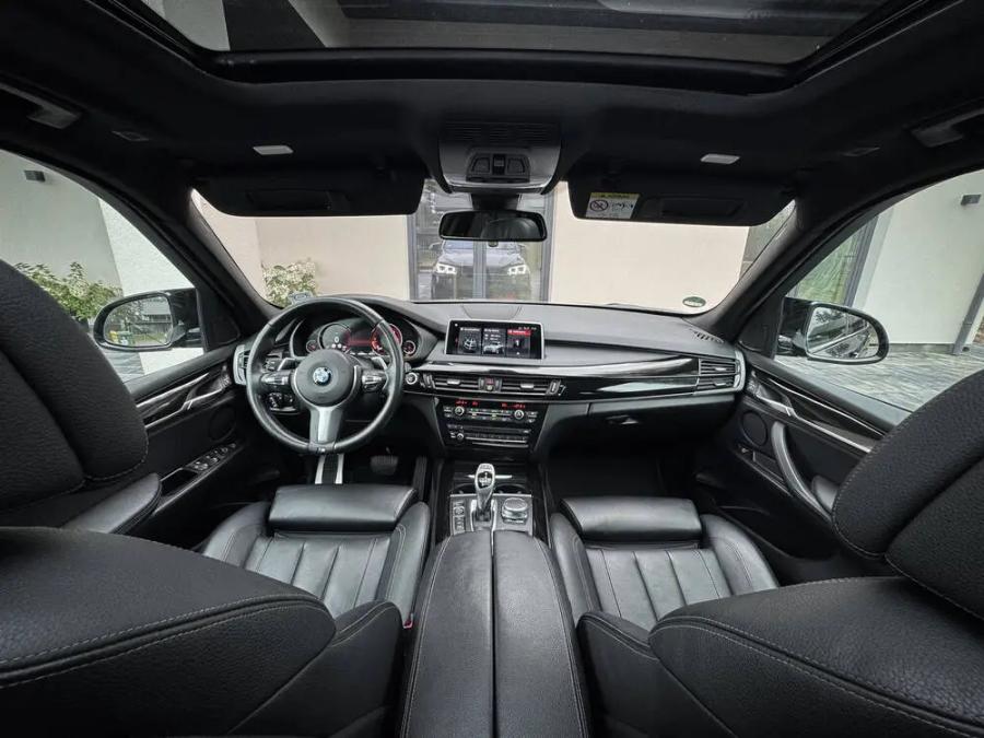 Black BMW X5 2018 in Riga, with an engine capacity of 3.00 L and mileage of 169 thousand km for 29800 €, photo 30 on AUTOMOTO.COM.LV