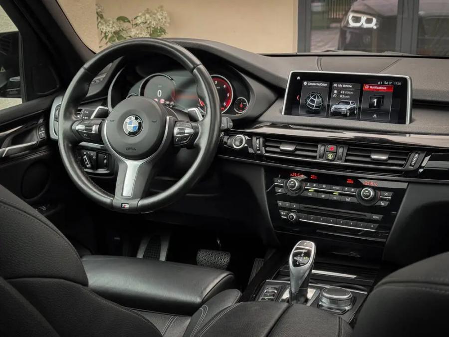Black BMW X5 2018 in Riga, with an engine capacity of 3.00 L and mileage of 169 thousand km for 29800 €, photo 31 on AUTOMOTO.COM.LV