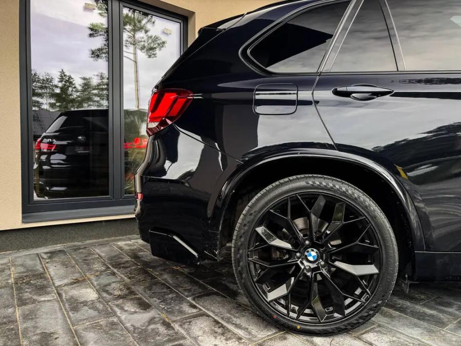Black BMW X5 2018 in Riga, with an engine capacity of 3.00 L and mileage of 169 thousand km for 29800 €, photo 33 on AUTOMOTO.COM.LV