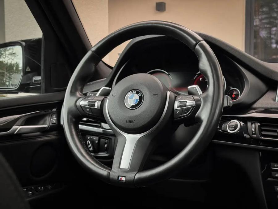 Black BMW X5 2018 in Riga, with an engine capacity of 3.00 L and mileage of 169 thousand km for 29800 €, photo 35 on AUTOMOTO.COM.LV