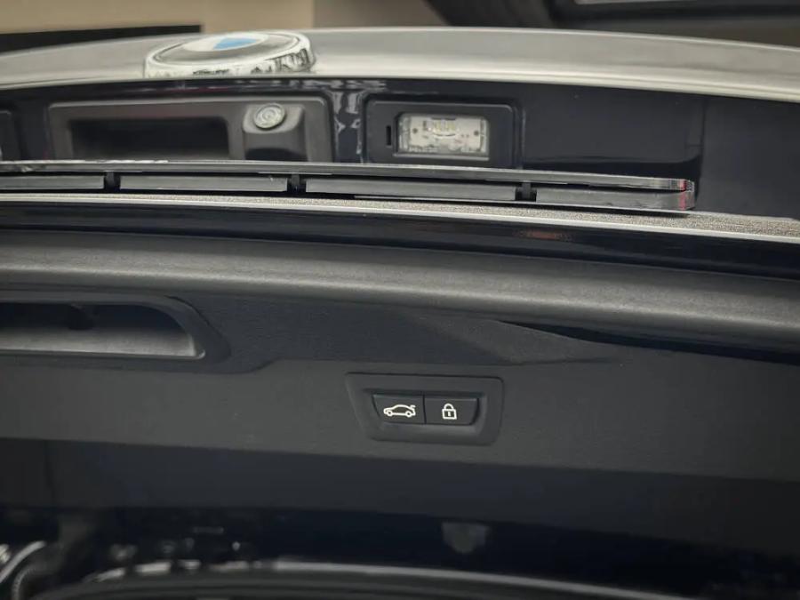 Black BMW X5 2018 in Riga, with an engine capacity of 3.00 L and mileage of 169 thousand km for 29800 €, photo 38 on AUTOMOTO.COM.LV