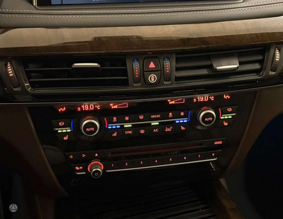 Melns BMW X5 2018 Marijampole, ar dzinēja tilpumu 2.99 L un nobraukumu 240 tūkst. km par 25950 €, foto 11 vietnē AUTOMOTO.COM.LV