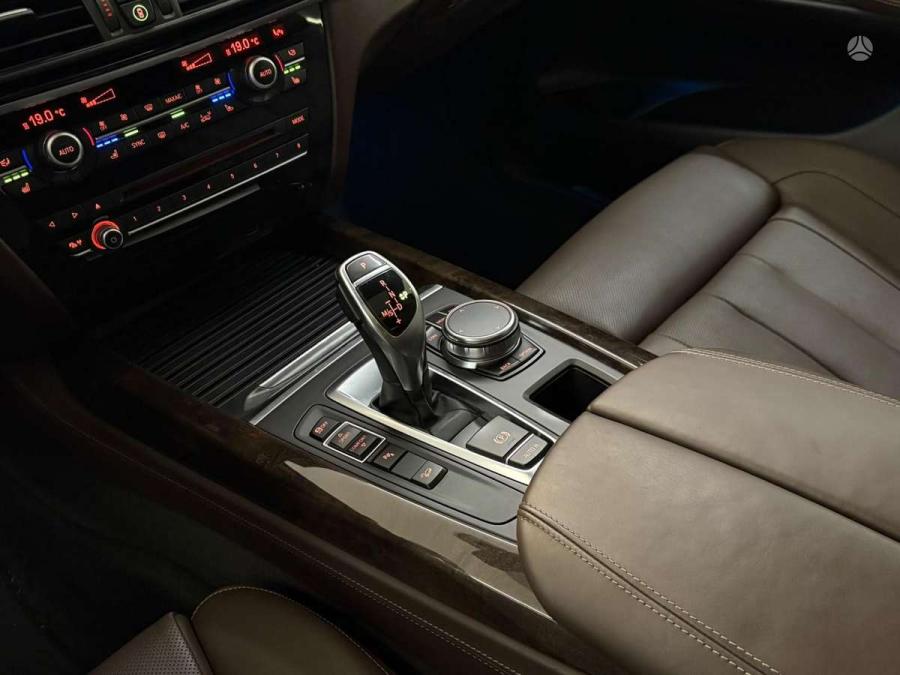Melns BMW X5 2018 Marijampole, ar dzinēja tilpumu 2.99 L un nobraukumu 240 tūkst. km par 25950 €, foto 14 vietnē AUTOMOTO.COM.LV