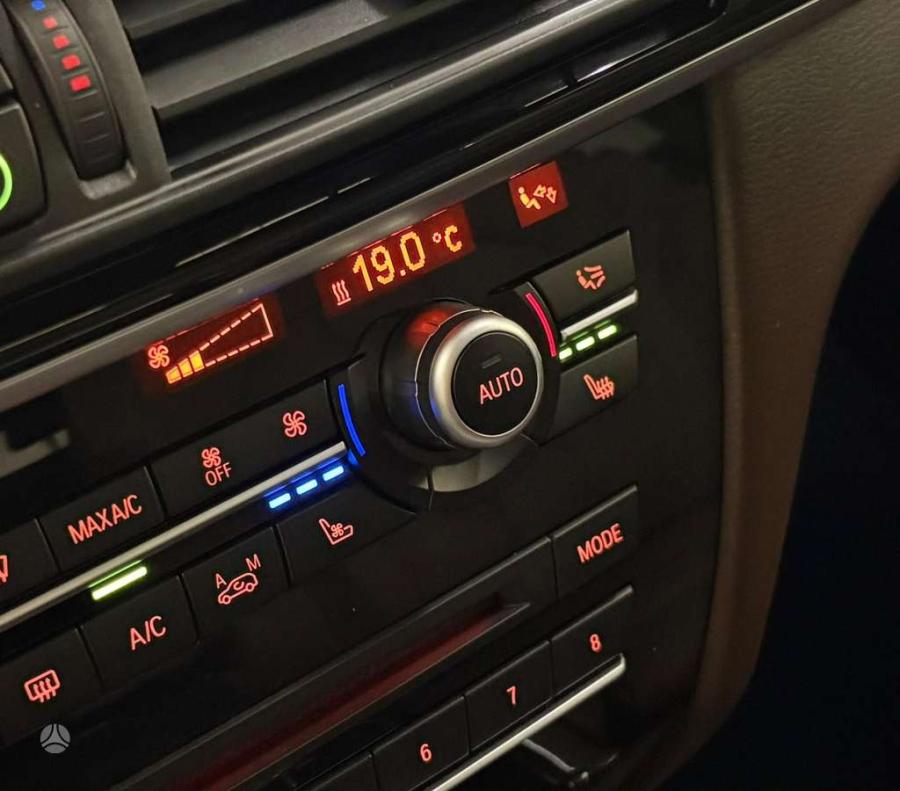 Melns BMW X5 2018 Marijampole, ar dzinēja tilpumu 2.99 L un nobraukumu 240 tūkst. km par 25950 €, foto 17 vietnē AUTOMOTO.COM.LV