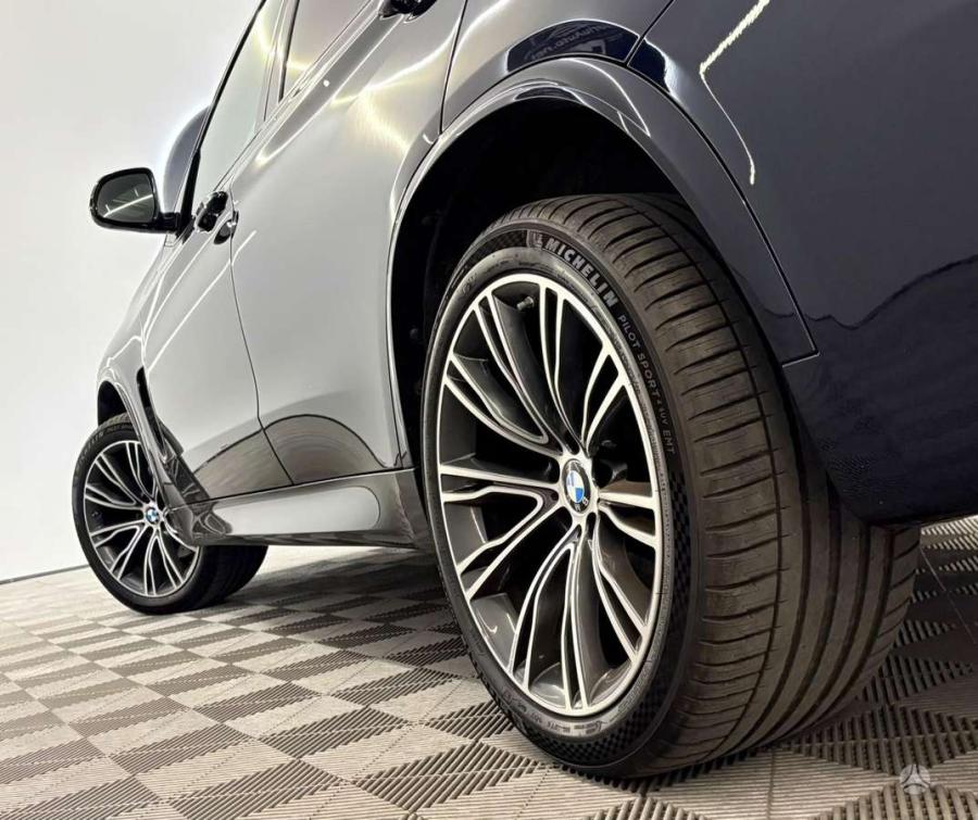 Melns BMW X5 2018 Marijampole, ar dzinēja tilpumu 2.99 L un nobraukumu 240 tūkst. km par 25950 €, foto 24 vietnē AUTOMOTO.COM.LV