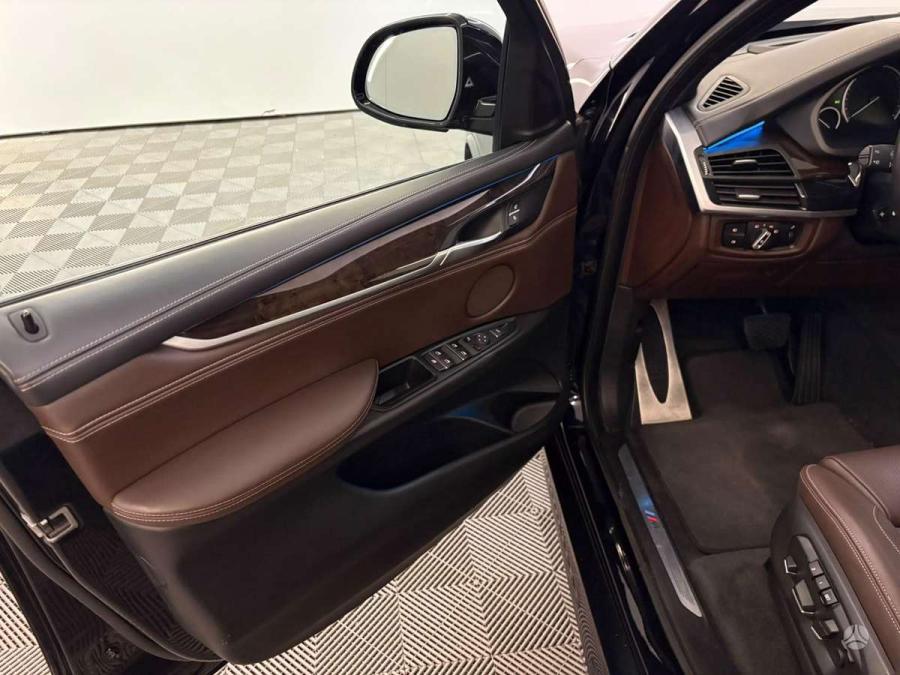 Melns BMW X5 2018 Marijampole, ar dzinēja tilpumu 2.99 L un nobraukumu 240 tūkst. km par 25950 €, foto 26 vietnē AUTOMOTO.COM.LV