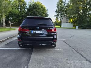 Black BMW X5 2018 in Riga, with an engine capacity of 3.00 L and mileage of 172 thousand km for 26500 €, photo 3 on AUTOMOTO.COM.LV