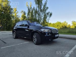 Black BMW X5 2018 in Riga, with an engine capacity of 3.00 L and mileage of 172 thousand km for 26500 €, photo 4 on AUTOMOTO.COM.LV