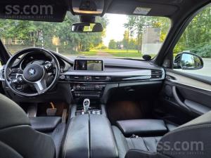 Black BMW X5 2018 in Riga, with an engine capacity of 3.00 L and mileage of 172 thousand km for 26500 €, photo 6 on AUTOMOTO.COM.LV