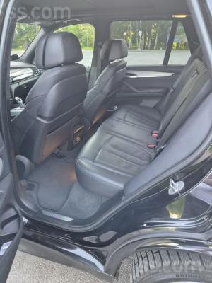 Black BMW X5 2018 in Riga, with an engine capacity of 3.00 L and mileage of 172 thousand km for 26500 €, photo 7 on AUTOMOTO.COM.LV