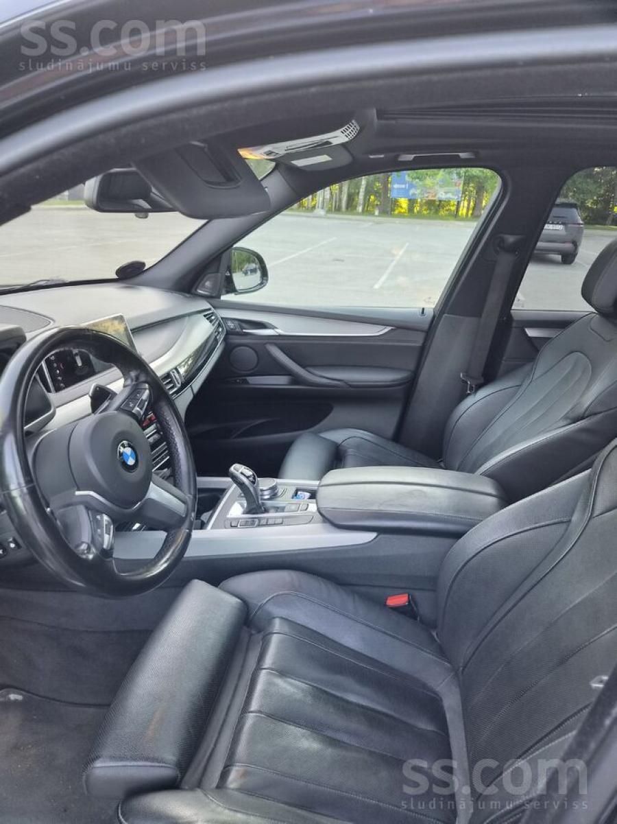 Black BMW X5 2018 in Riga, with an engine capacity of 3.00 L and mileage of 172 thousand km for 26500 €, photo 8 on AUTOMOTO.COM.LV