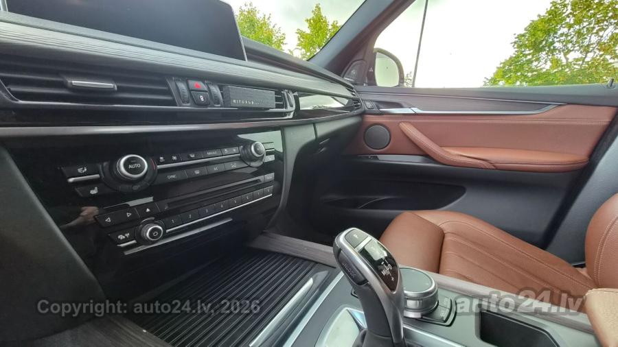 Black BMW X5 2018 in Tallinn, with an engine capacity of 3.00 L and mileage of 139 thousand km for 27990 €, photo 10 on AUTOMOTO.COM.LV