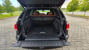 Black BMW X5 2018 in Tallinn, with an engine capacity of 3.00 L and mileage of 139 thousand km for 27990 €, photo 16 on AUTOMOTO.COM.LV